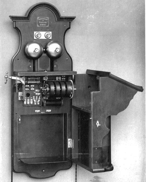 BELL TELEPHONE MANUFACTURING Co. (BTMC) - Telephone No. 2060
