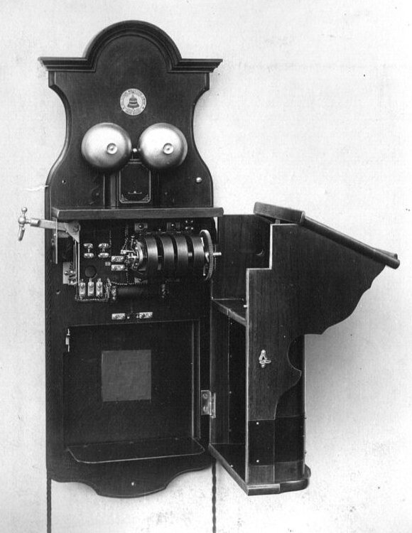 BELL TELEPHONE MANUFACTURING Co. (BTMC) - Telephone No. 2066