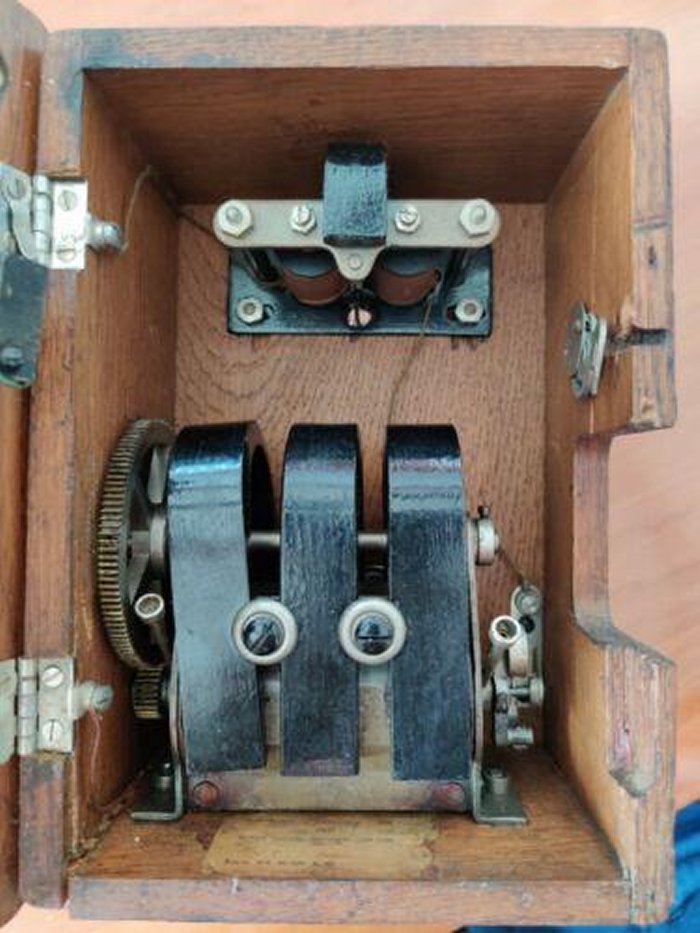 L. M. ERICSSON AB 123 and AB 124