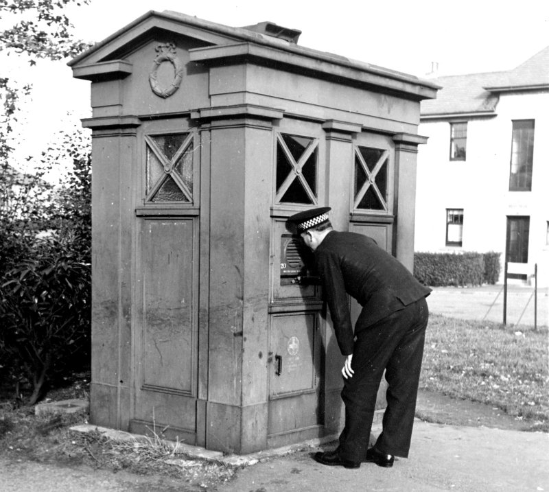 POLICE TELEPHONES IN EDINBURGH