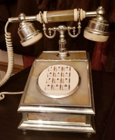 TELART - TELEPHONES