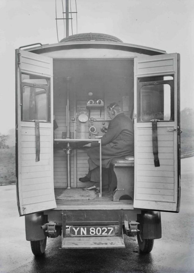 GPO - Direction Finding Car with apparatus and aerial